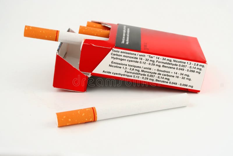 Het pak van de sigaret stock afbeelding. Image of ziekte - 29389535