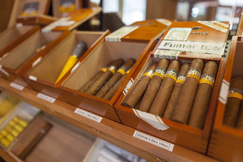 Sigari cubani immagine stock editoriale. Immagine di esperienza - 85855259