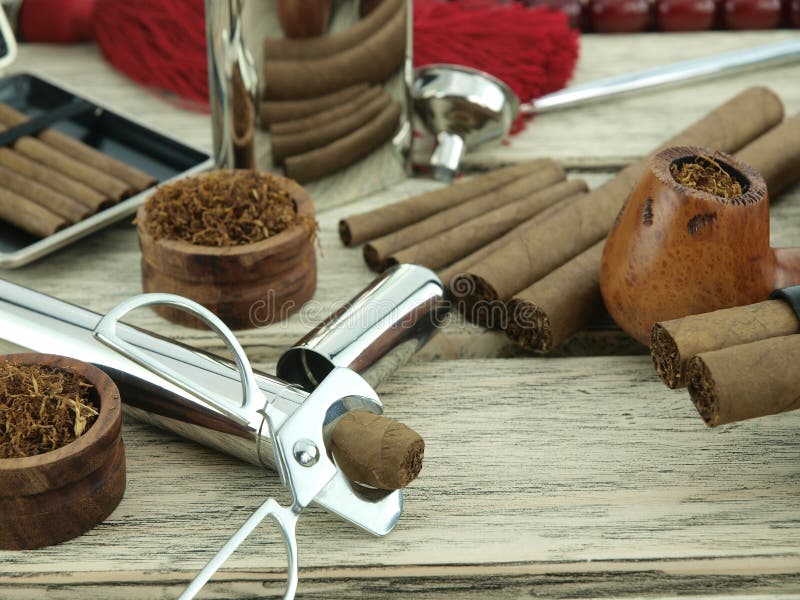 Sigaro immagine stock. Immagine di tabacco, tubo, lusso - 15133981