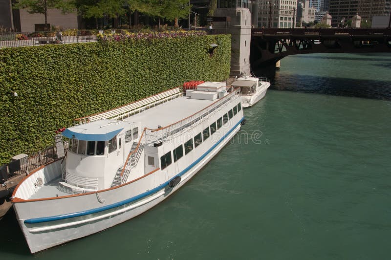 Sightseeing Boat stock image. Image of illinois, flags - 11221253