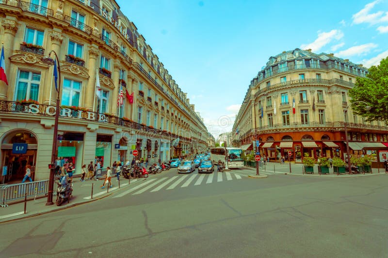 Sightseeing Bonito Das Ruas Em Paris Foto Editorial - Imagem de capital ...