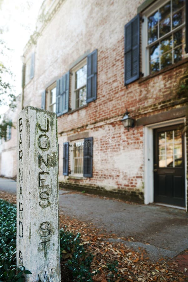 Sign at the Corner of Jones St and Barnard in the Savannah Historic ...