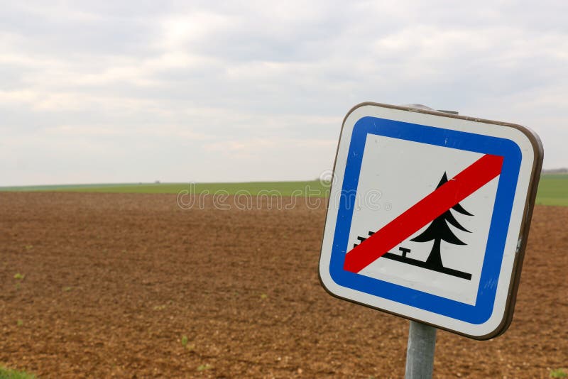 Sign Indicating No Picnics in a Large Open Field Stock Image - Image of ...
