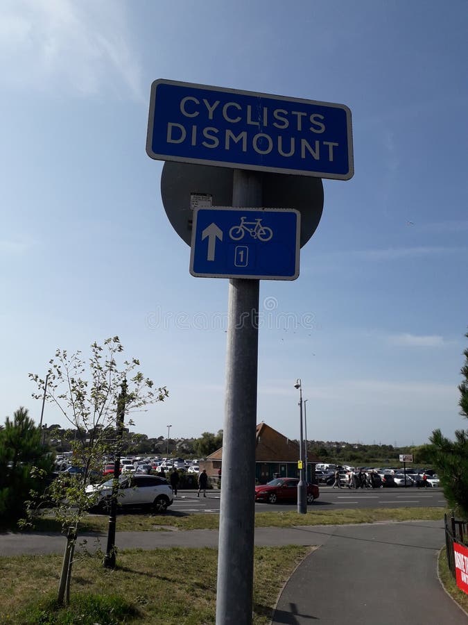 Sign Telling Cyclists To Dismount Off Their Bikes Stock Photo - Image ...