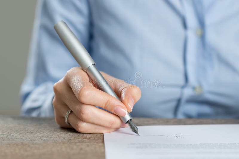 Signature D'homme De Contrat Photo stock - Image du personne, stylo ...