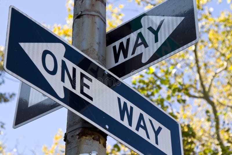 Signe à sens unique image stock. Image of arbres, automne - 11534045