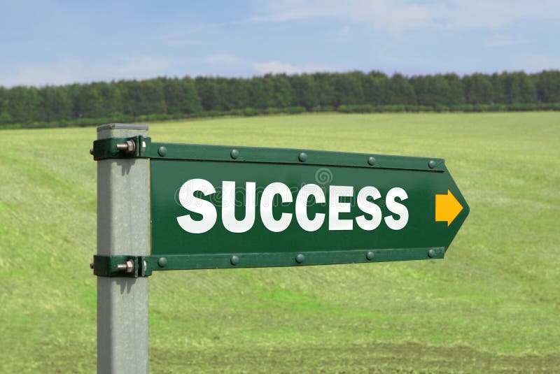 Succès Sur Le Signe Jaune Accrochant Sur Le Mur De Lierre Image stock ...