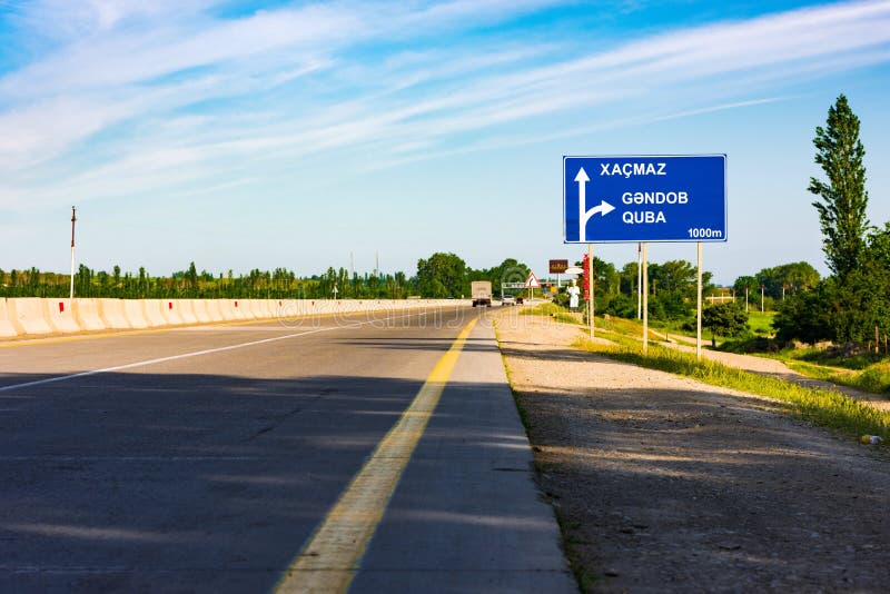 Signe de route photo stock éditorial. Image du devant - 70984813