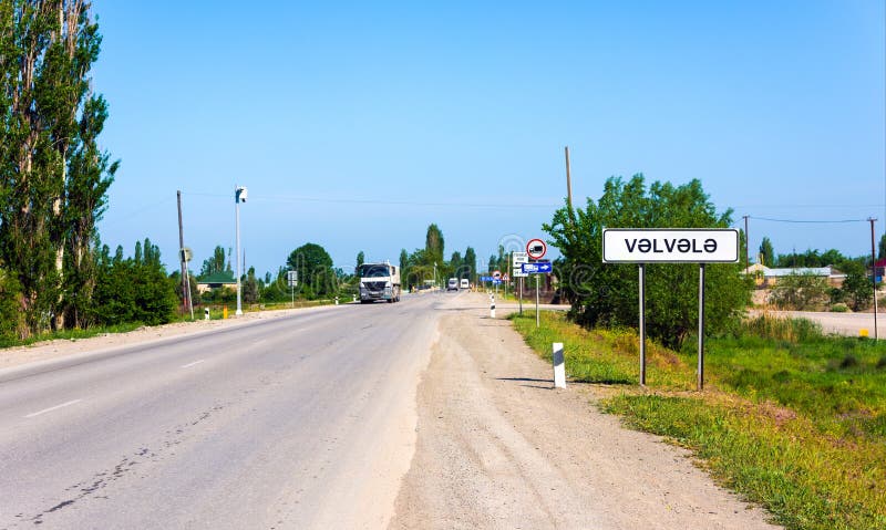 Signe de route photo stock éditorial. Image du deviation - 70990413