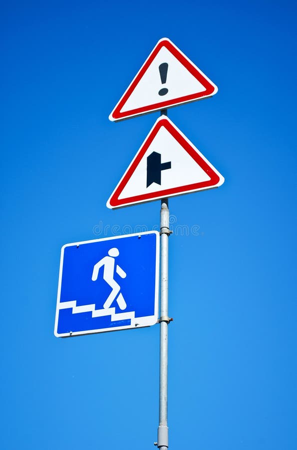 Signes de route image stock. Image du circulation, règlement - 15532243