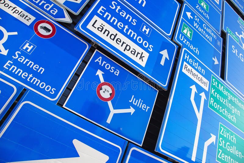 Signes de route suisses photo stock. Image du guide, automobile - 18309472