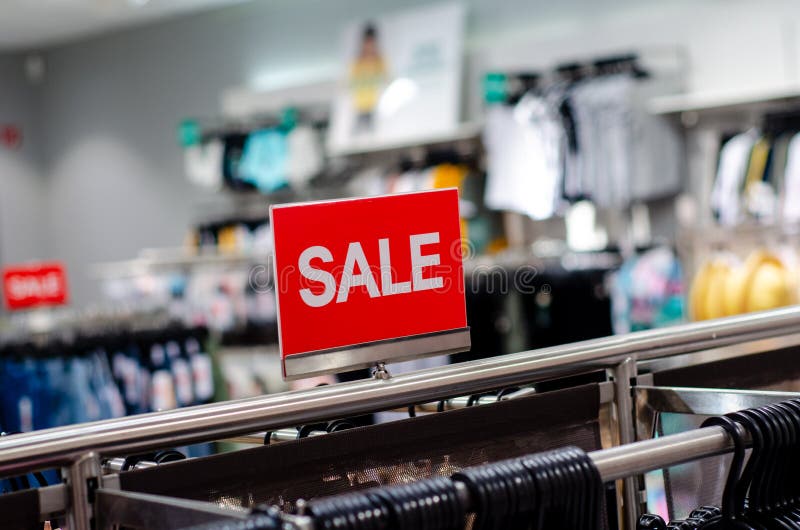 Signo De Venta En La Tienda Foto de archivo - Imagen de cartel ...