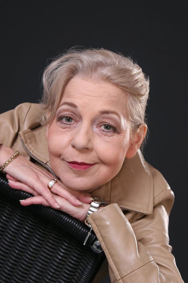 Signora bella immagine stock. Immagine di lifestyle, femmina - 2401767