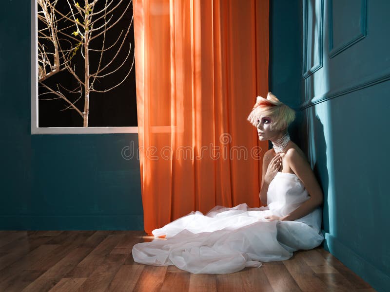 Signora Con Capelli Bianco-rossi Immagine Stock - Immagine di taglio ...