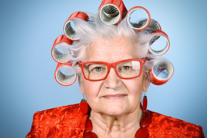 Signora moderna anziana immagine stock. Immagine di signora - 38498915