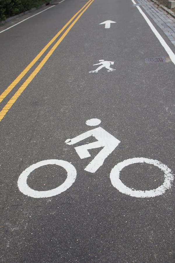Signs For Bike And Rollerblades Line Picture. Image: 27355358