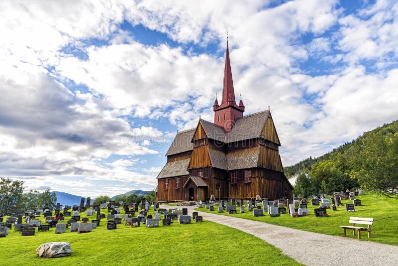 Utsikt över Ringebu Stavkyrka I Norge Fotografering för Bildbyråer ...