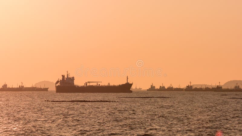 Olietanker, Gastanker in in Volle Zee Het Vrachtschip Van De ...