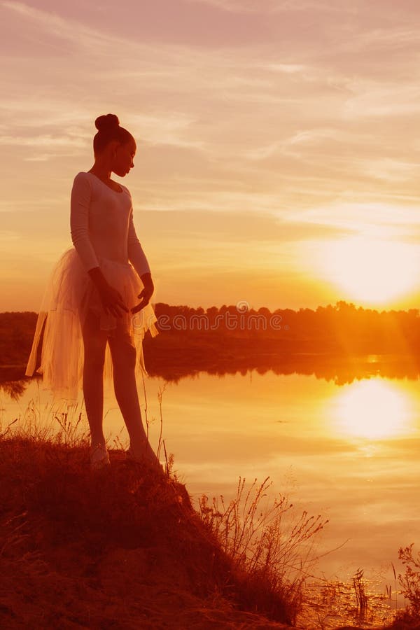555 Silhouette Ballet Dancer Sunset Stock Photos - Free & Royalty-Free ...