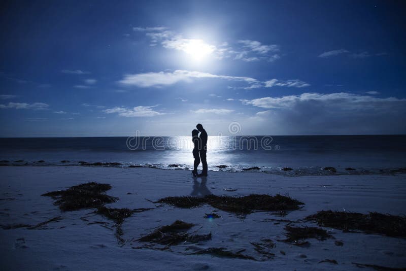 Silhouette Couples Night at the Seaside Stock Image - Image of lagoon ...