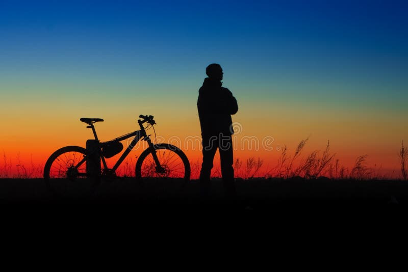 Silhouette de Cycler image stock. Image du ciel, support - 39394469