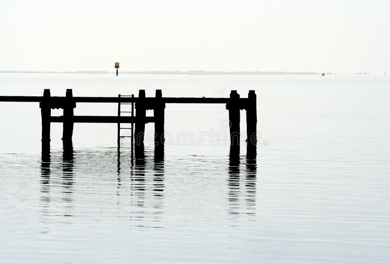 Silhouette de pilier image stock. Image du détente, paysage - 6348063