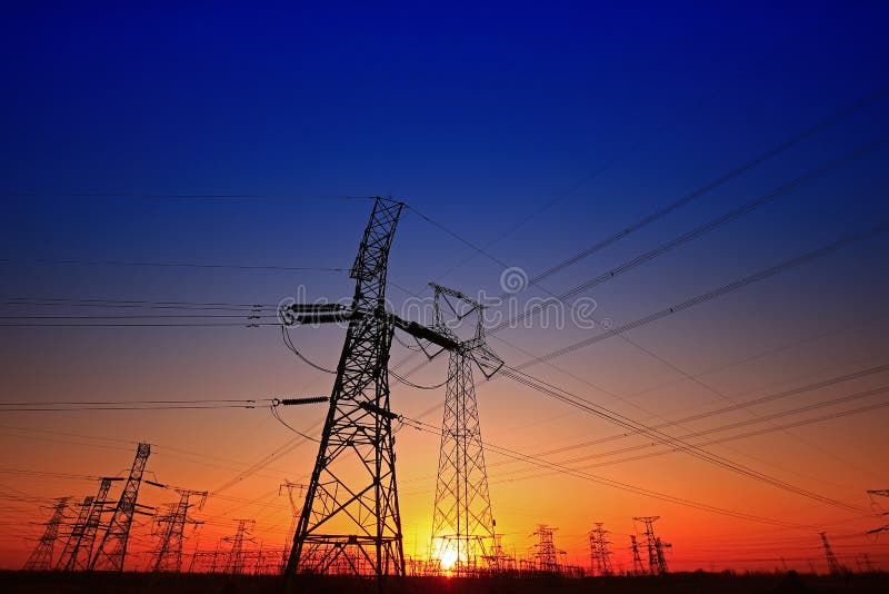 Silhouette Du Coucher De Soleil De Pylone Image stock - Image du ...