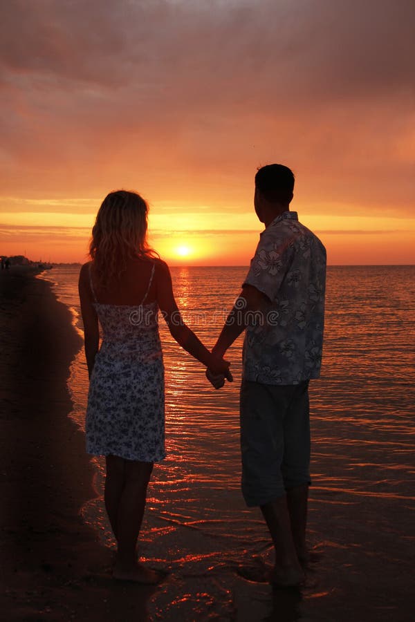 Silhouette of Loving Young Couple Hugging Under Tree at Sunset Stock ...