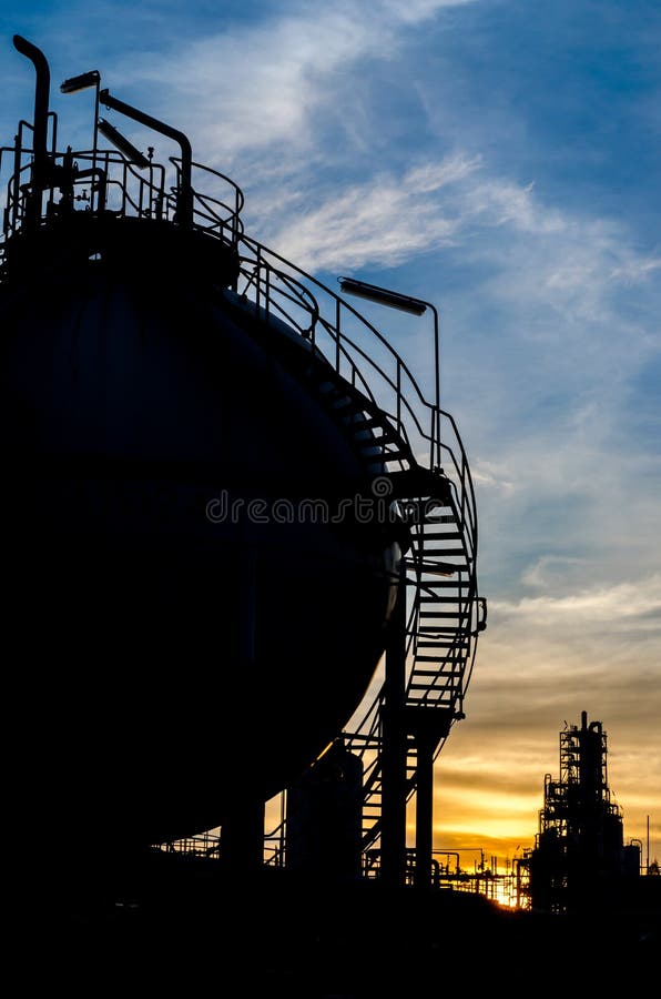 Sphere Gas Storage Tank and Column Tower in Oil Refinery Plant. Stock ...