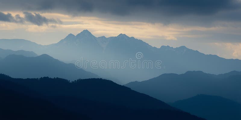 Silhouetted Mountain Range at Dusk Stock Illustration - Illustration of ...