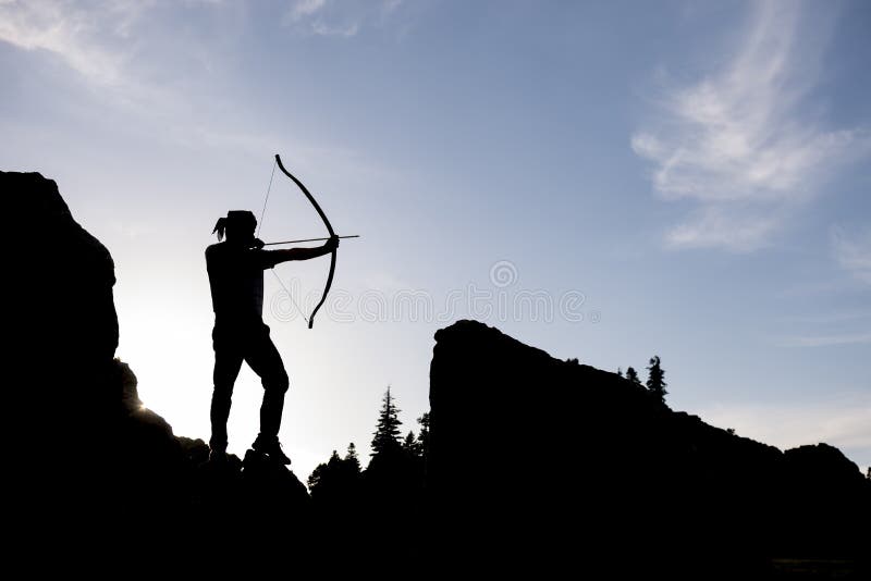 Silhueta De Jogo Do Homem Da Seta Imagem de Stock - Imagem de floresta ...