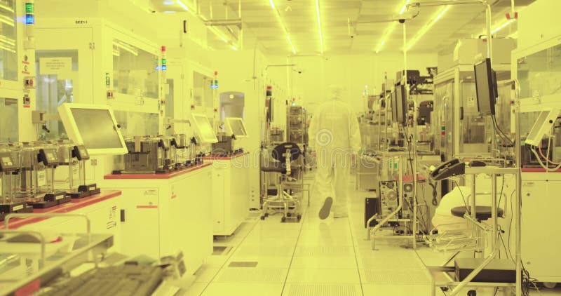 Clean Room Manufacturing of Silicon Wafers for the Semiconductors ...