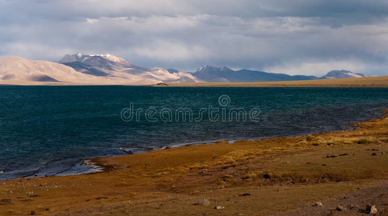 Siling Lake in Tibet stock image. Image of chinese, namunani - 28352529