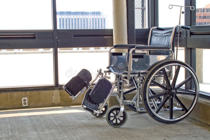 Sillón de ruedas imagen de archivo. Imagen de hospital - 5453099