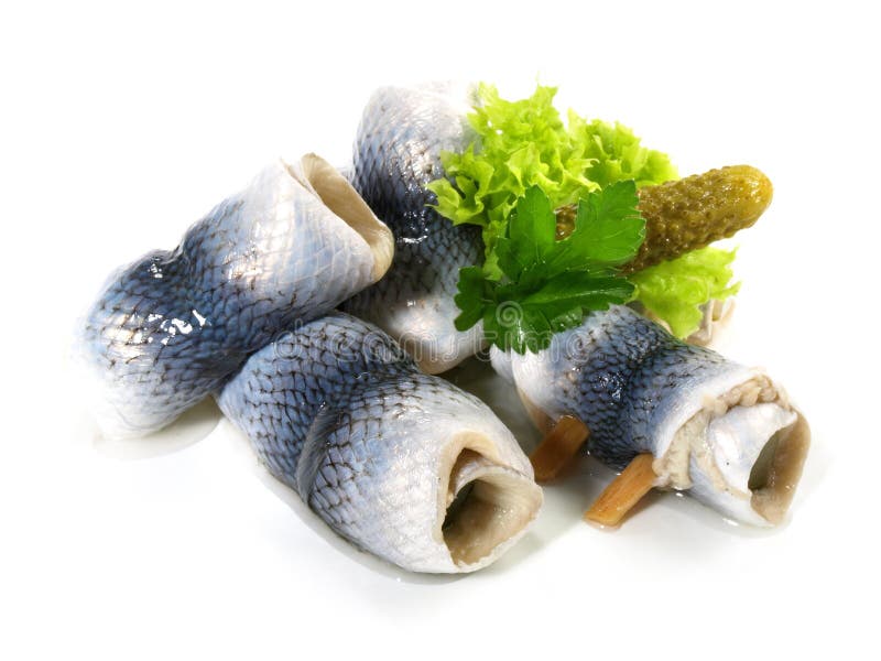 Sill Rolls p? vit arkivfoto. Bild av filé, fisk, lök - 152382738