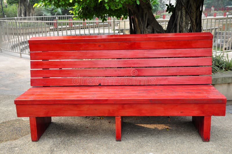 Silla de madera en parque foto de archivo. Imagen de roble - 28104780