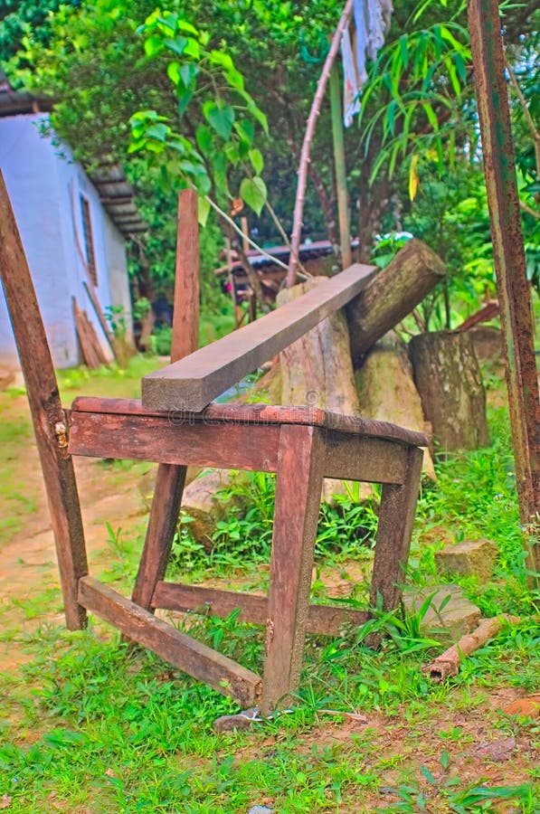 Silla De Madera Rota Que Se Deja En Un Pueblo Imagen de archivo ...