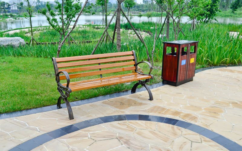 Silla en el parque imagen de archivo. Imagen de verde - 20851431