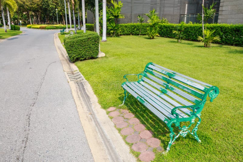 Silla en el parque foto de archivo. Imagen de ocio, lifestyle - 48632658