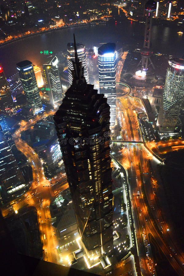 Silueta de Jin Mao Tower foto de archivo editorial. Imagen de tomado ...