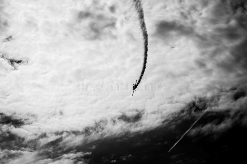 Silueta De Un Aeroplano Con Humo; Foto de archivo - Imagen de alas ...