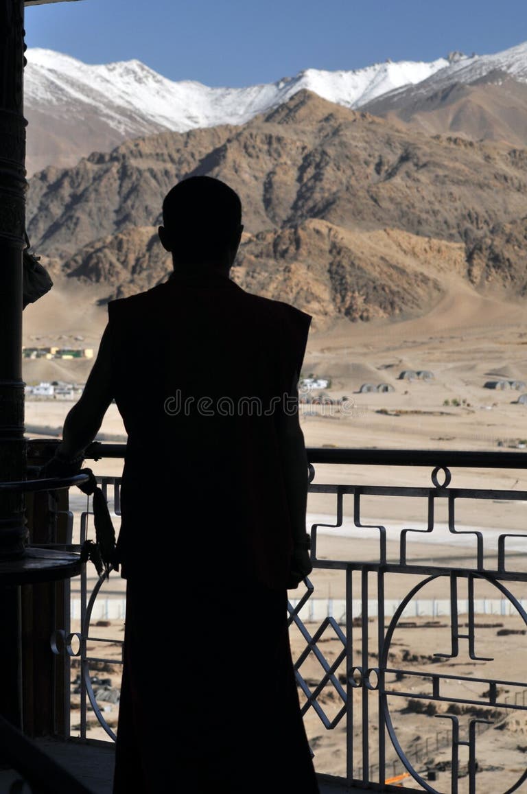 1,187 Silueta De Monje Budista Fotos de stock - Fotos libres de ...