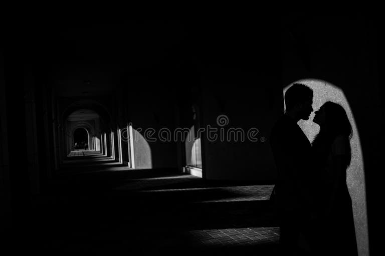 Pareja De Siluetas Blanco Negro Fotos de stock - Fotos libres de ...