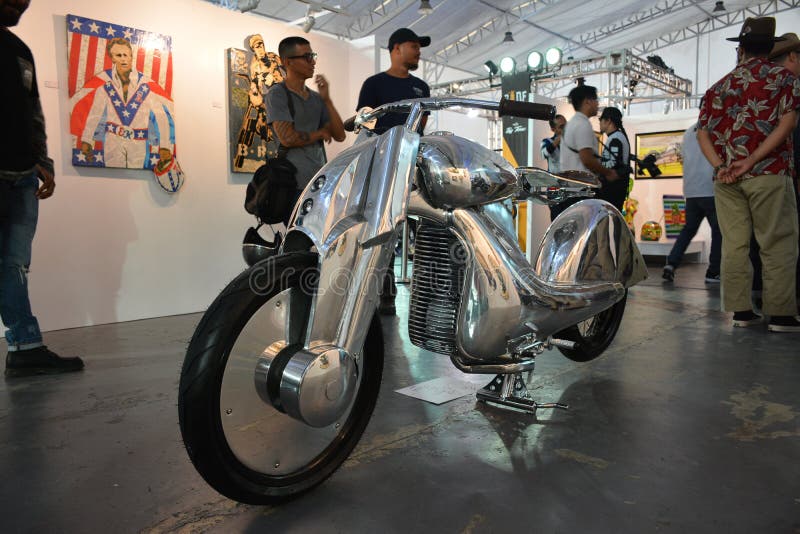 Silver Customized Motorcycle at 2nd Ride Ph in Pasig, Philippines ...