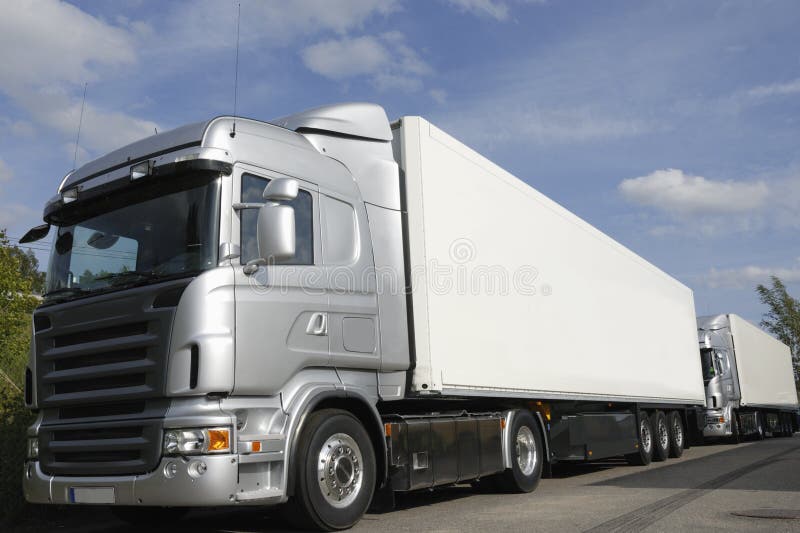Blauwe Scania-Vrachtwagen R620 En Aanhangwagen Redactionele Stock Foto ...