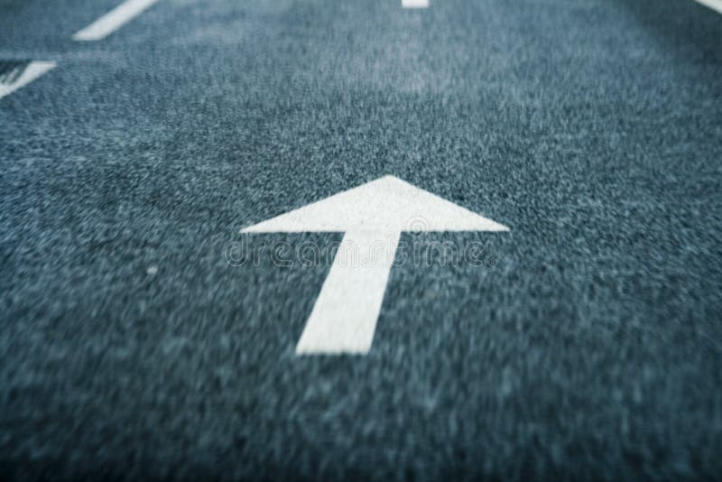 Wegsymbool - pijl stock foto. Image of activiteit, brandstof - 3632278