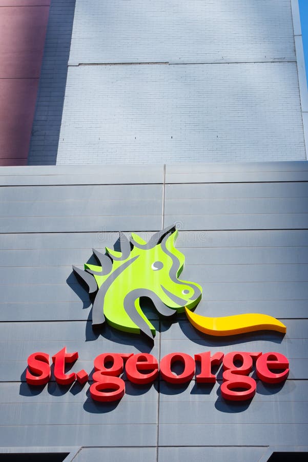 Simbolo Della St George Bank Sull'edificio Per Uffici Perth Fotografia ...