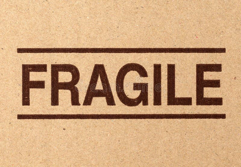 Simbolo fragile su cartone fotografia stock. Immagine di distribuzione ...