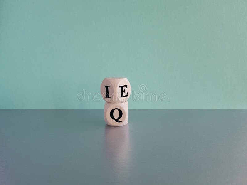 Simbolo Iq O Eq. Cubo Trasformato Immagine Stock - Immagine di ... Simbolo Iq O Eq. Cubo Trasformato Immagine Stock - Immagine di ...