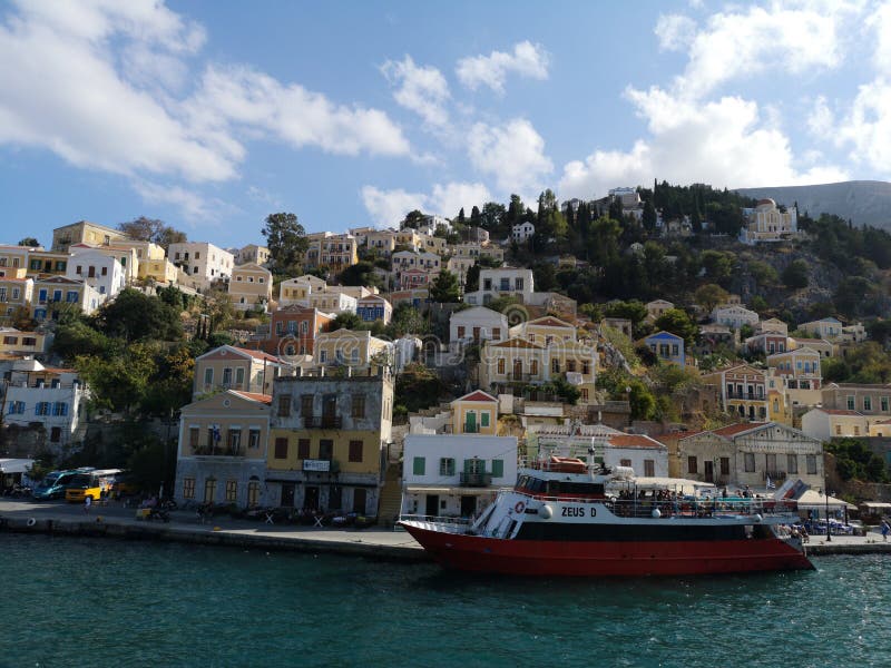 Ciudad De La Isla Grecia De Symi Foto de archivo editorial - Imagen de ...